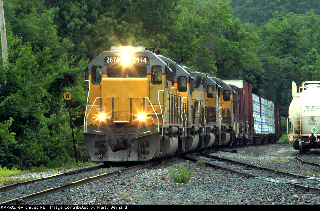 NECR 2674 Waiting at CSX Diamond